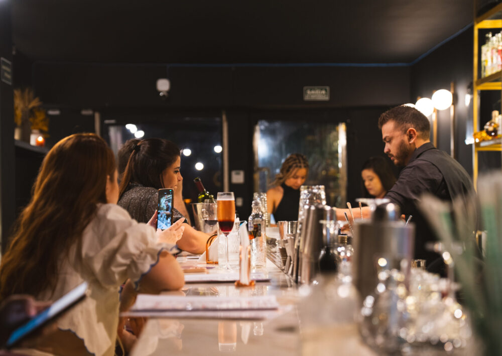 Promenade Bar é inaugurado em Fortaleza em noite prestigiada por ...